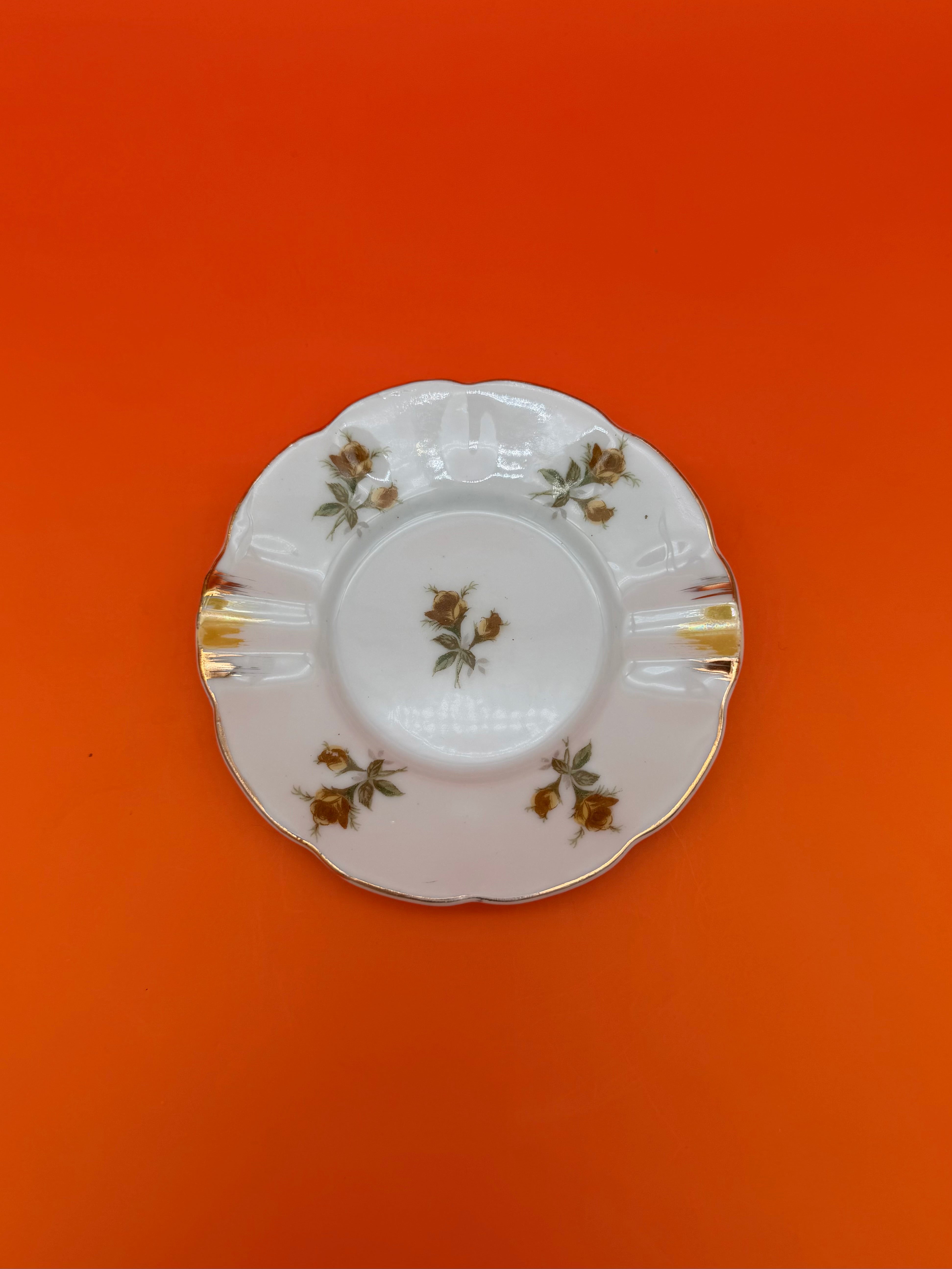 Pearl's Puff Parlor: Vintage Water Pipes & Smoking Accessories