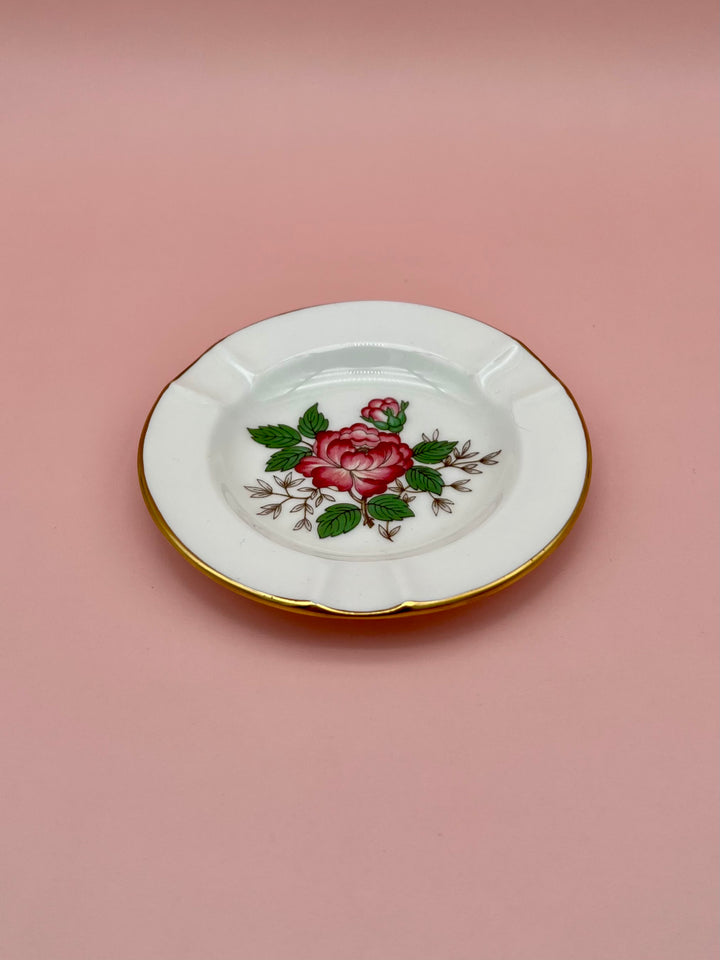 Pearl's Puff Parlor: Vintage Water Pipes & Smoking Accessories